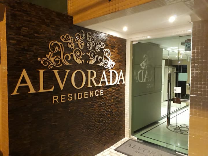 Apto. C/02 Suítes  Com Ar, 02 Vagas De Garagem - Pôrto Belo