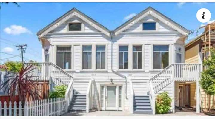Light-filled Modern Victorian Walk-up Alameda Flat - Alameda, CA