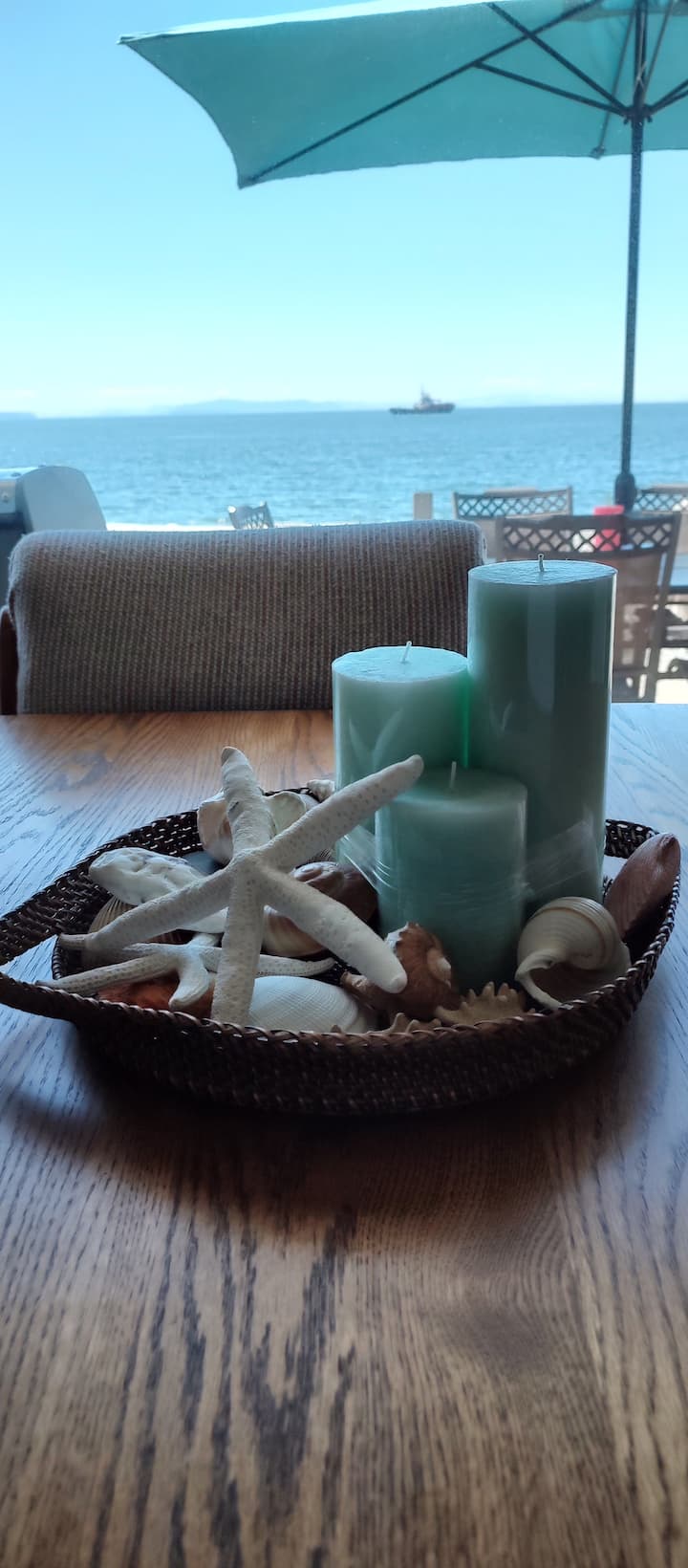 Sandy’s Beach House - Stunning Sunsets! - Canada