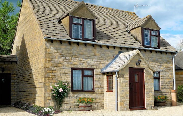 Cotswold Lodge 4* Bed Only. Views. - Stow-on-the-Wold