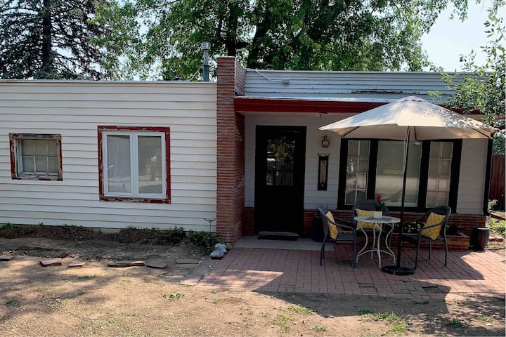 Carol's Cottage - Lakewood, CO