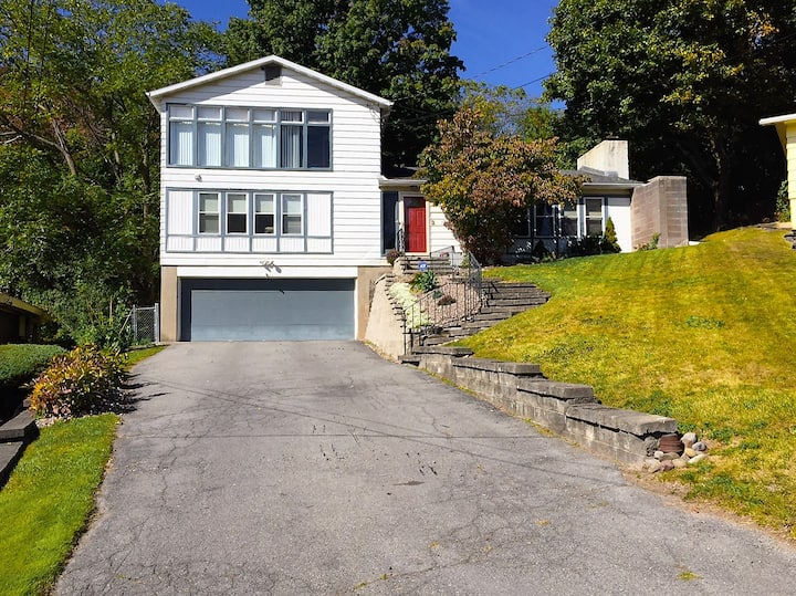 Spacious Home, Two Story, 3 Bedrooms, - Syracuse, NY