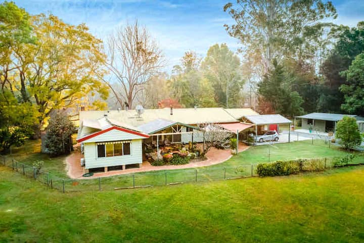 Hinterhouse ... On The Never Never River - Bellingen