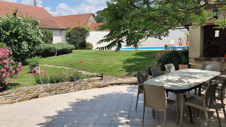 Charmante Maison Avec Dépendances Et Piscine - Vichy