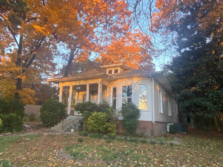 Newly Renovated Cottage Retreat/near Downtown/st B - Jonesboro, AR