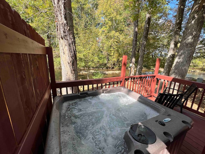 Waterfall Cottage On The River - Cosby, TN
