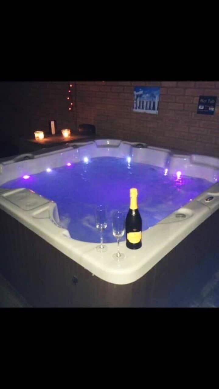 Lovely Cheshire Home With Hot Tub. Netflix Sky Bt - Cheshire