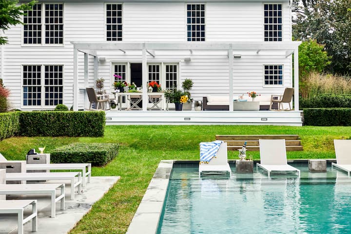 Luxurious Bellport Village Getaway - Bellport, NY