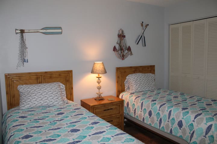 Enjoy Key Largo Sunsets From Your Private Balcony - Key Largo, FL