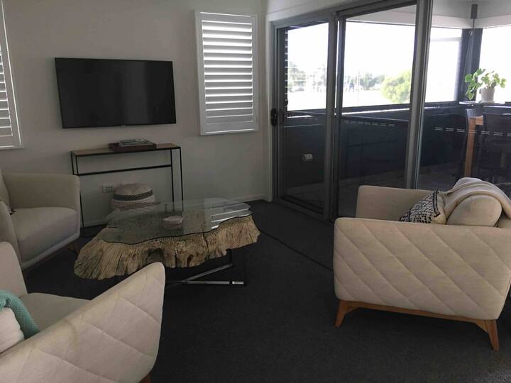 Estuary Apartment At Coffs Jetty Entire Apartment - Coffs Harbour