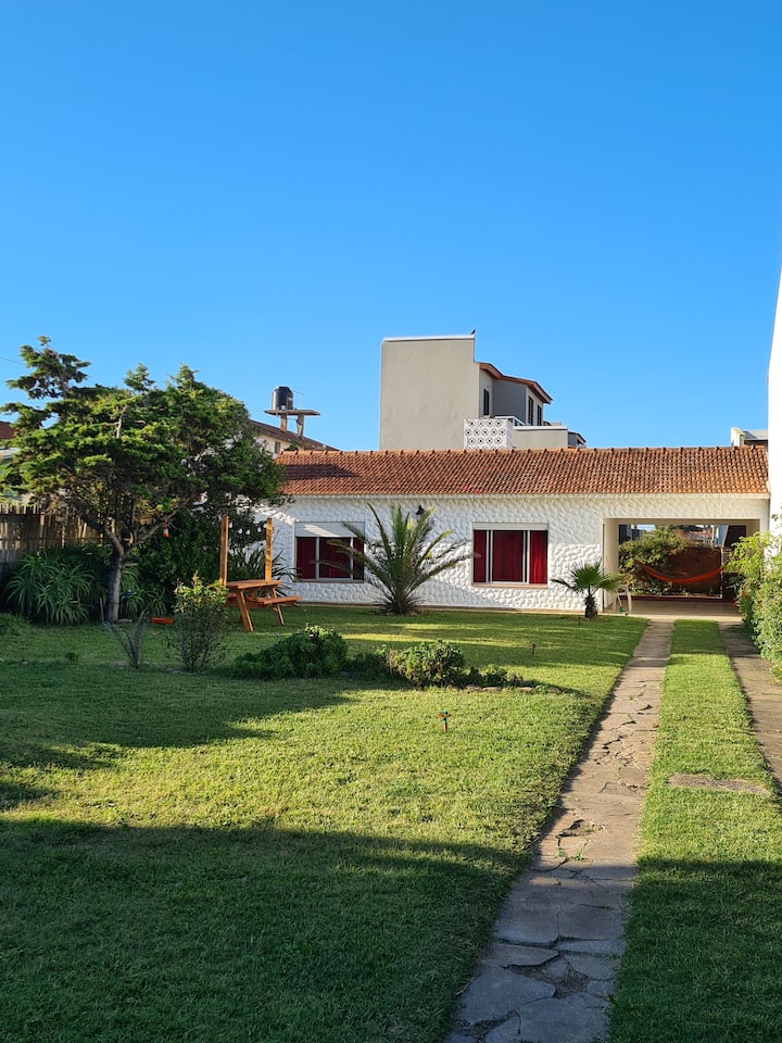 Casa A Media Cuadra Del Mar! - Santa Teresita