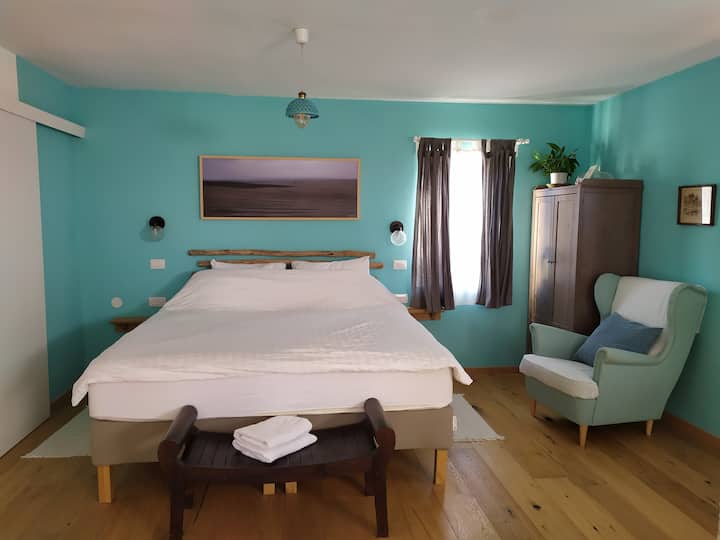 Meishar 4, Floor-2- A Large Single Room Apartment - Israël