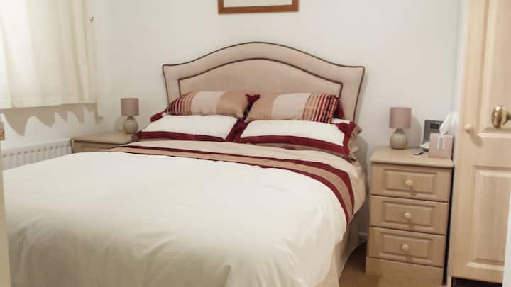 Gated 5 Bed House Db. Bed En-suite Incl. Breakfast - Worcester, UK