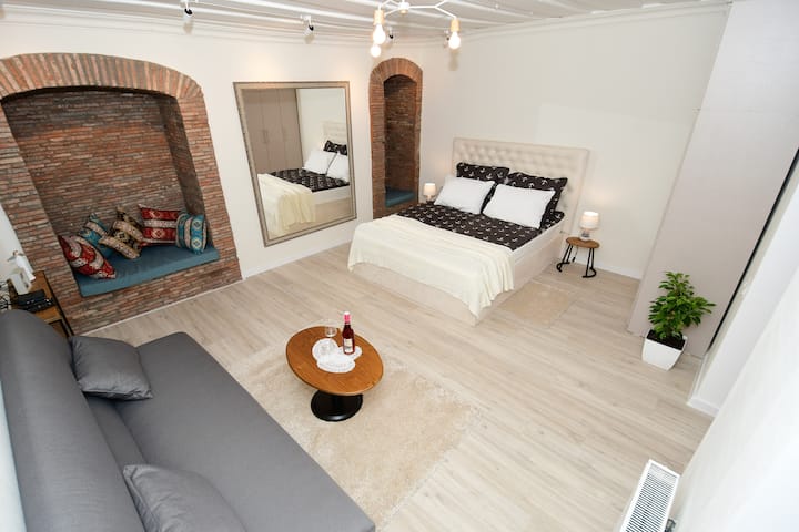 Sweet Apartment In The Heart Of Old Tbilisi - Tbilisi
