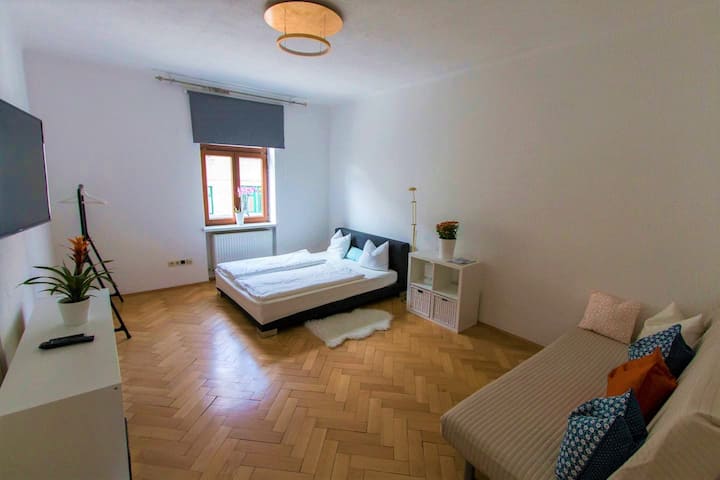 Big Riverside Apartment In The Center - Innsbruck