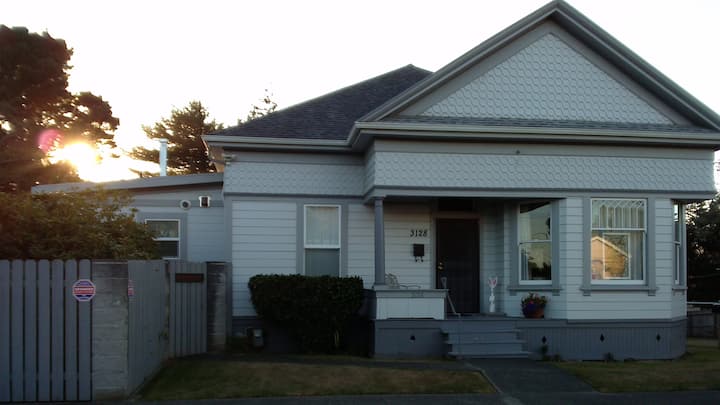 Chateau Rose #1 Furnished Studio, Private Entry - Eureka, CA