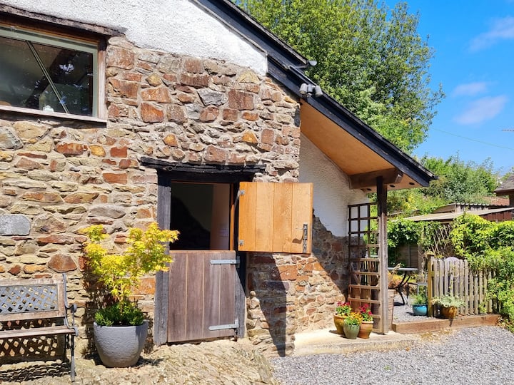 The Hide - Cosy Rural Cottage - Devon