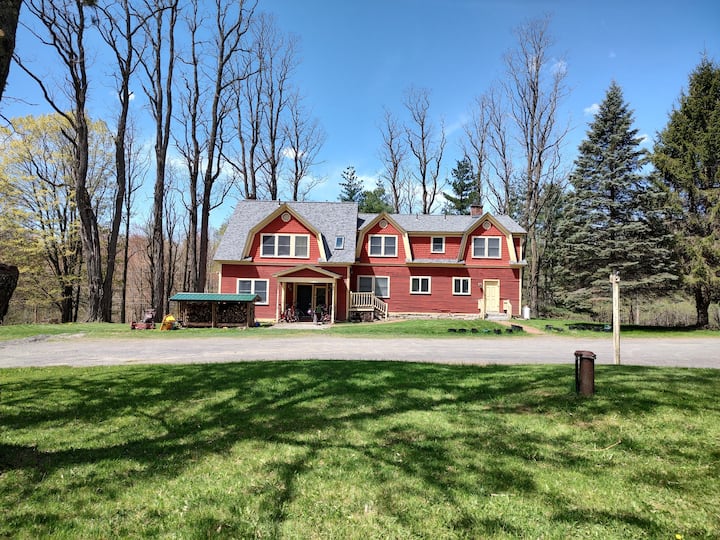 The Retreat: A Spacious Second Floor Guest Suite - Stowe, VT