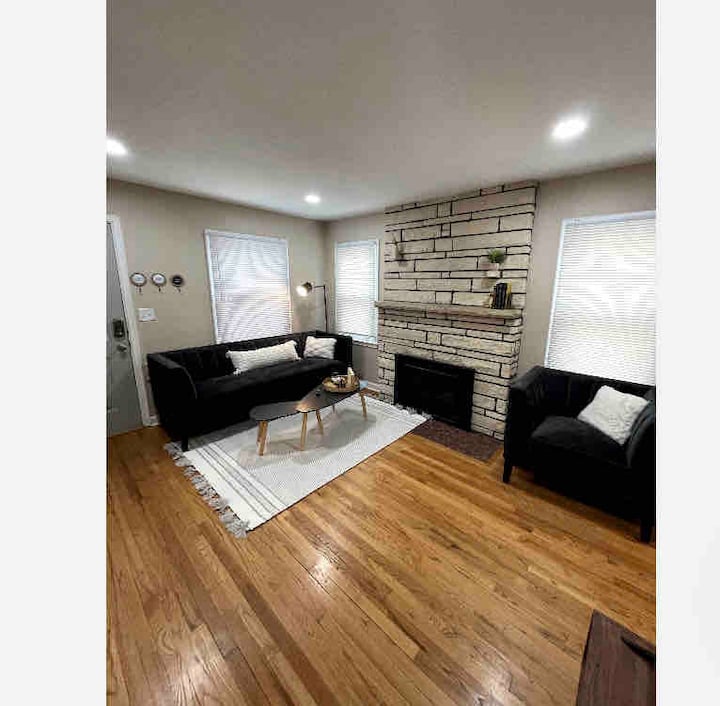 Magnificent Minelusa-stylish 2 Bedroom Entire Home - Council Bluffs, IA