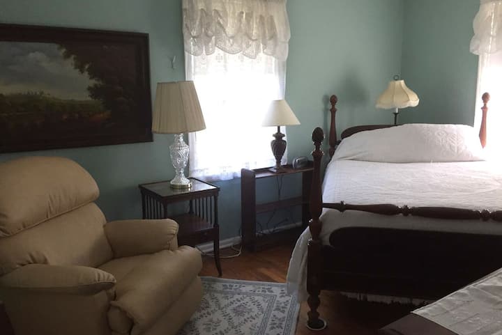 Sunshine Accommodations - Pensacola Beach, FL