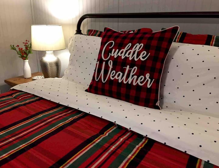 Sunflower Cottage - Cozy, Romantic Mountain Escape - West Virginia