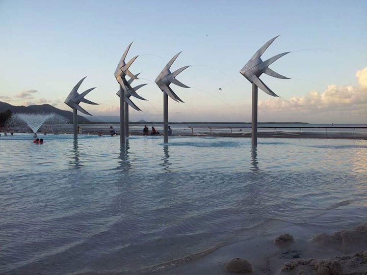 (Ls4) Sleeps Five - Self Check In - Free Wifi - Cairns