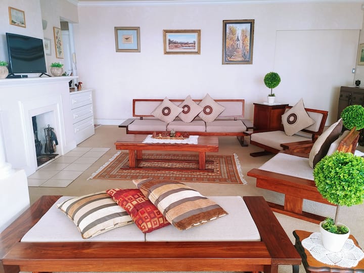 Khangi's Home With Ocean Views - Plettenberg Bay