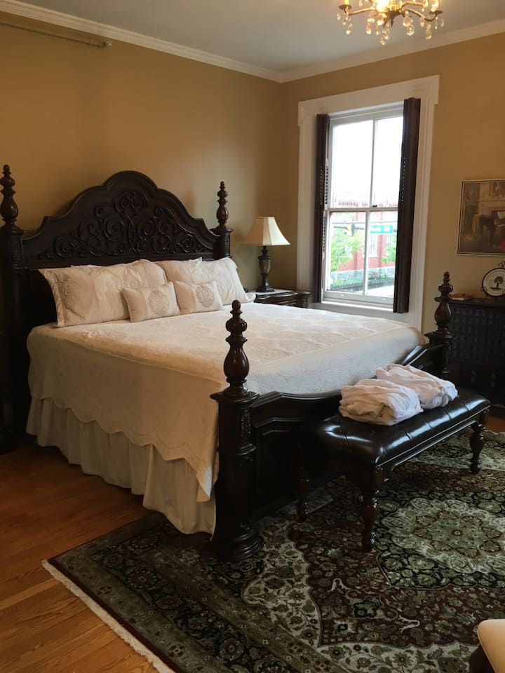 Miss Dorothy's Suite Executive Room - Gettysburg, PA