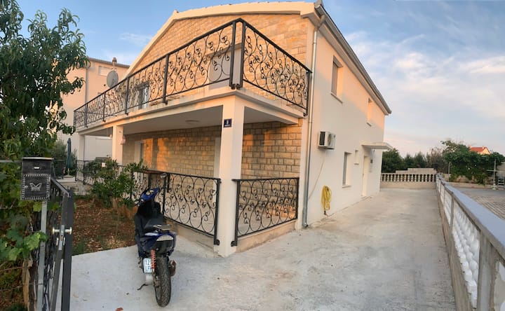 Apartman Ella 2 - Okrug Gornji - Okrug Gornji