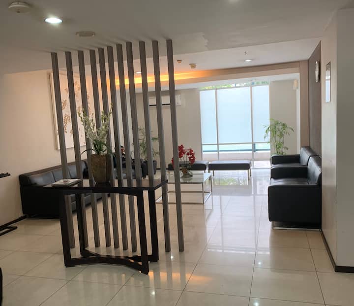 Luxury Lofts 2br With Seaview @Gbaypluit Tower D - Jakarta