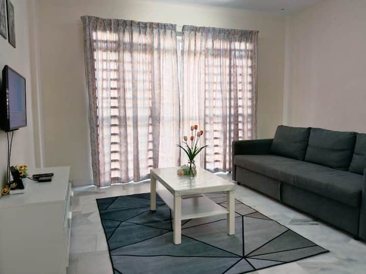 Sweet Two Bedroom Pool View - Pasir Panjang