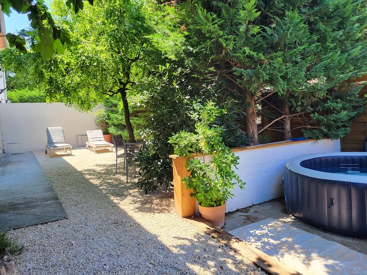Logement Avec Spa Et Jardin Au Cœur De St Rémy - Les Baux-de-Provence