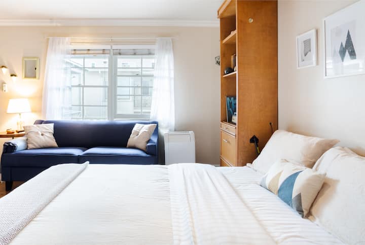 Retro Midcentury Studio By The Beach - Long Beach, CA