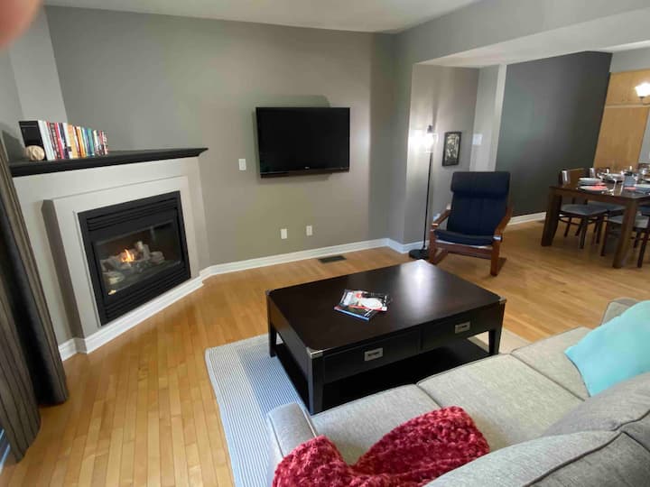 Charming, Spacious Townhouse,  Convenient Location - Ottawa