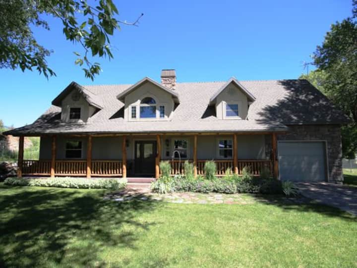 Relaxing Lakeside Gathering Place - Garden City, UT