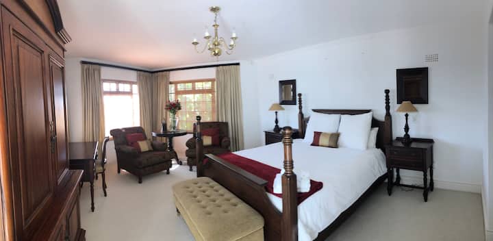 Jaquette Rouge - Lovely Vacation Home In Plett - Plettenberg Bay