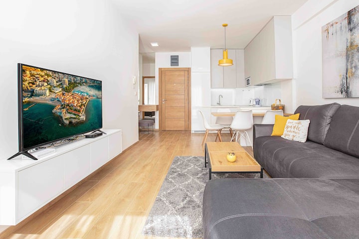 Lovely Apartment In Budva - Budva