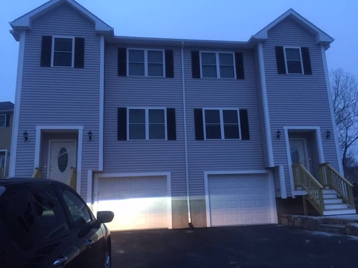 Spectacular Condo Route 1/sq 1 Mall/10mns Airport - Salem, MA