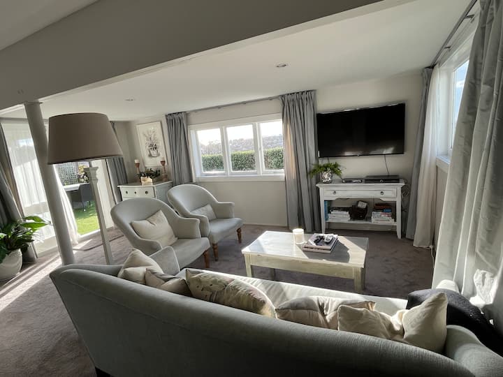 Sunny French Studio W  A View - オークランド