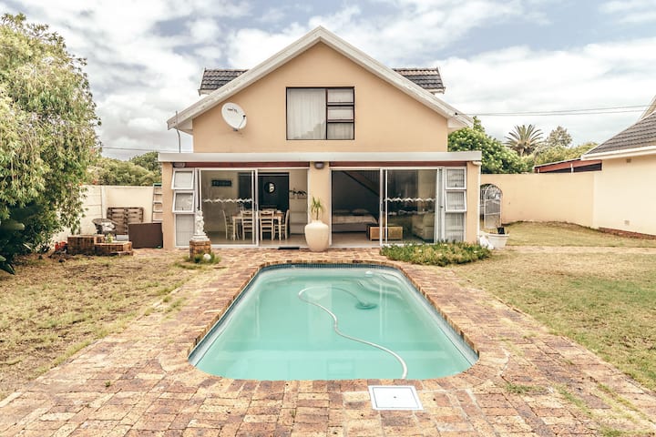 Blouberg Waves - Spacious House Close To Beach - Parklands
