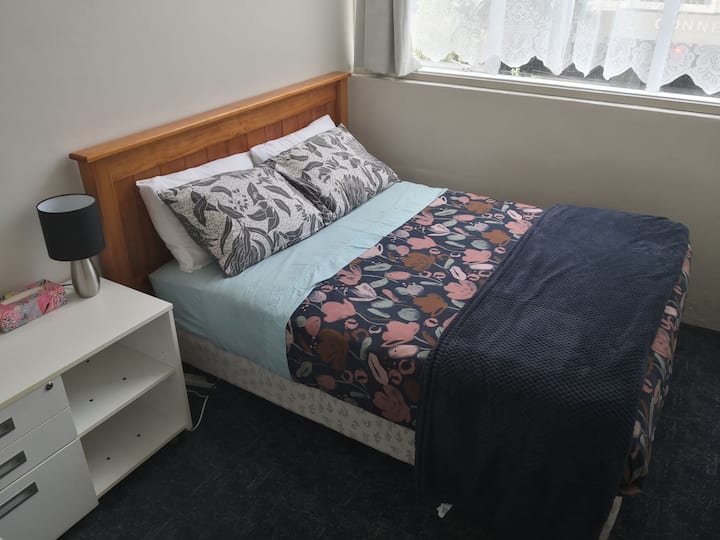 Hostel Double Bed Private Room No. 301(no Window) - Auckland