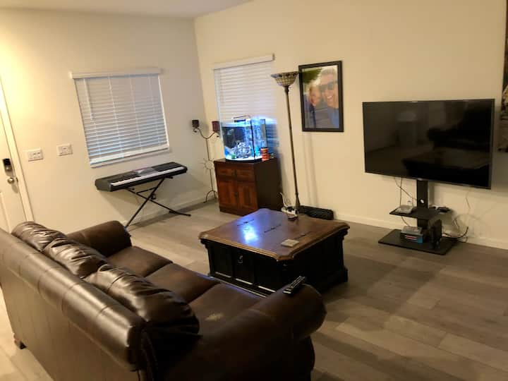 Queen Bed,private Rm In Beautiful "Smart" New Home - Sacramento, CA
