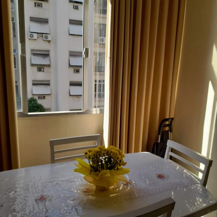 Copacabana, Apartamento Pequeno, Mas Confortável - Copacabana