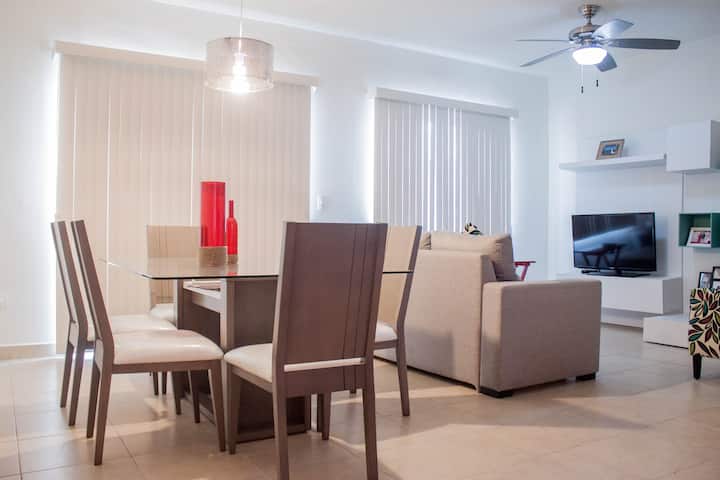 Casa En Cancún; Familias, Parejas - Cancún