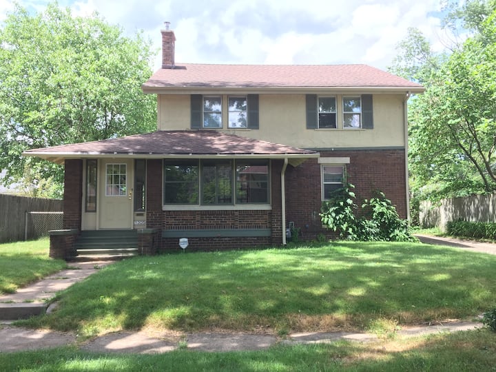 Charming, Clean & Comfortable House By Notre Dame - Notre Dame, IN