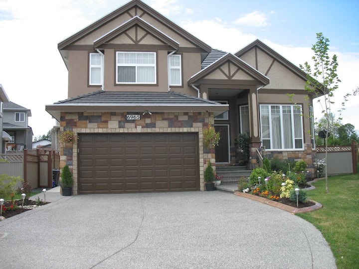 Cozy 2-bedroom Basement Suite-n/ Own Entrance - Surrey
