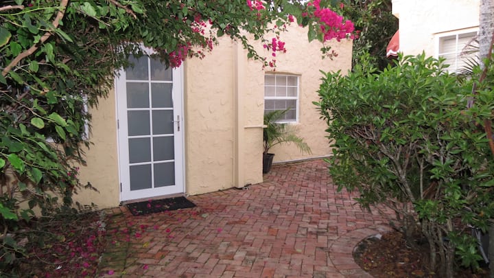 1920 Cottage In The Heart Of Historic W Palm Beach - Atlantis, FL