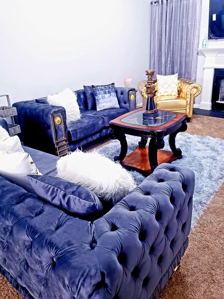 Large Home With Jetted Tub Sleeps 6 - Duluth, GA