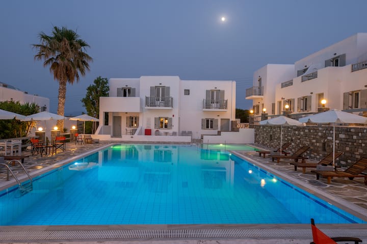 Summer Shades Superior Triple  Pool View Rooms - 파로스