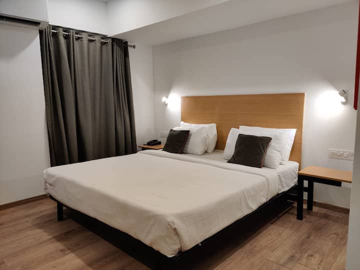 Elite Homes: 5&6, Andheri - E - Mumbai